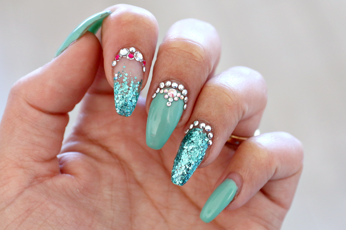 3 manieren om uitgegroeide acrylnagels te verbergen ⋆ Beautylab.nl