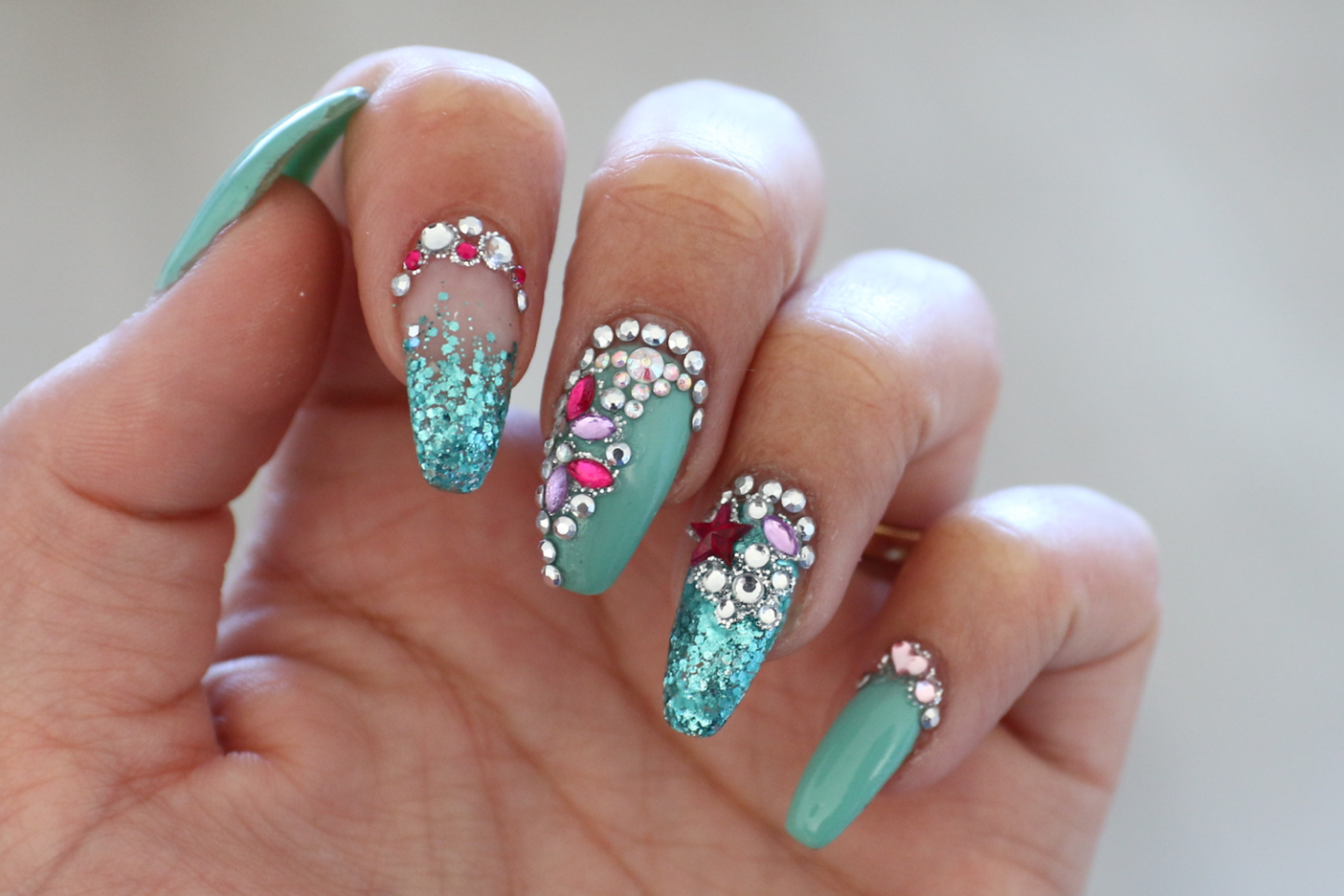 3 manieren om uitgegroeide acrylnagels te verbergen ⋆ Beautylab.nl